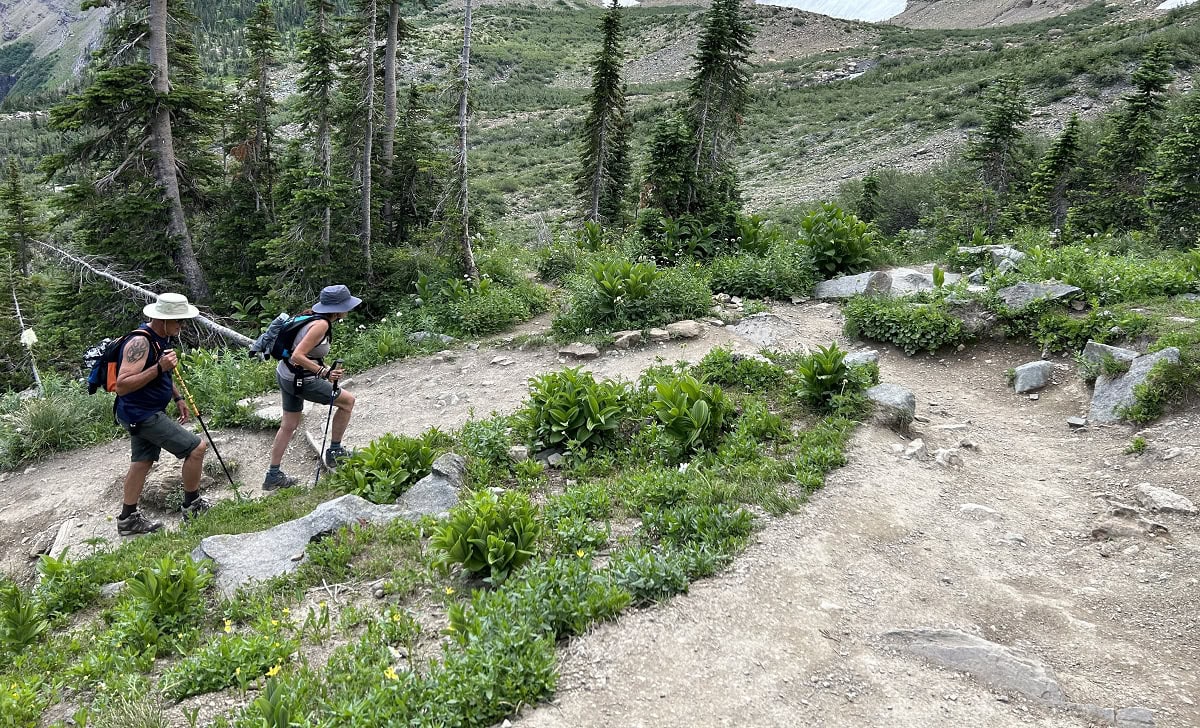 Trail etiquette: How to hike and be nice - Unshakable Hiker